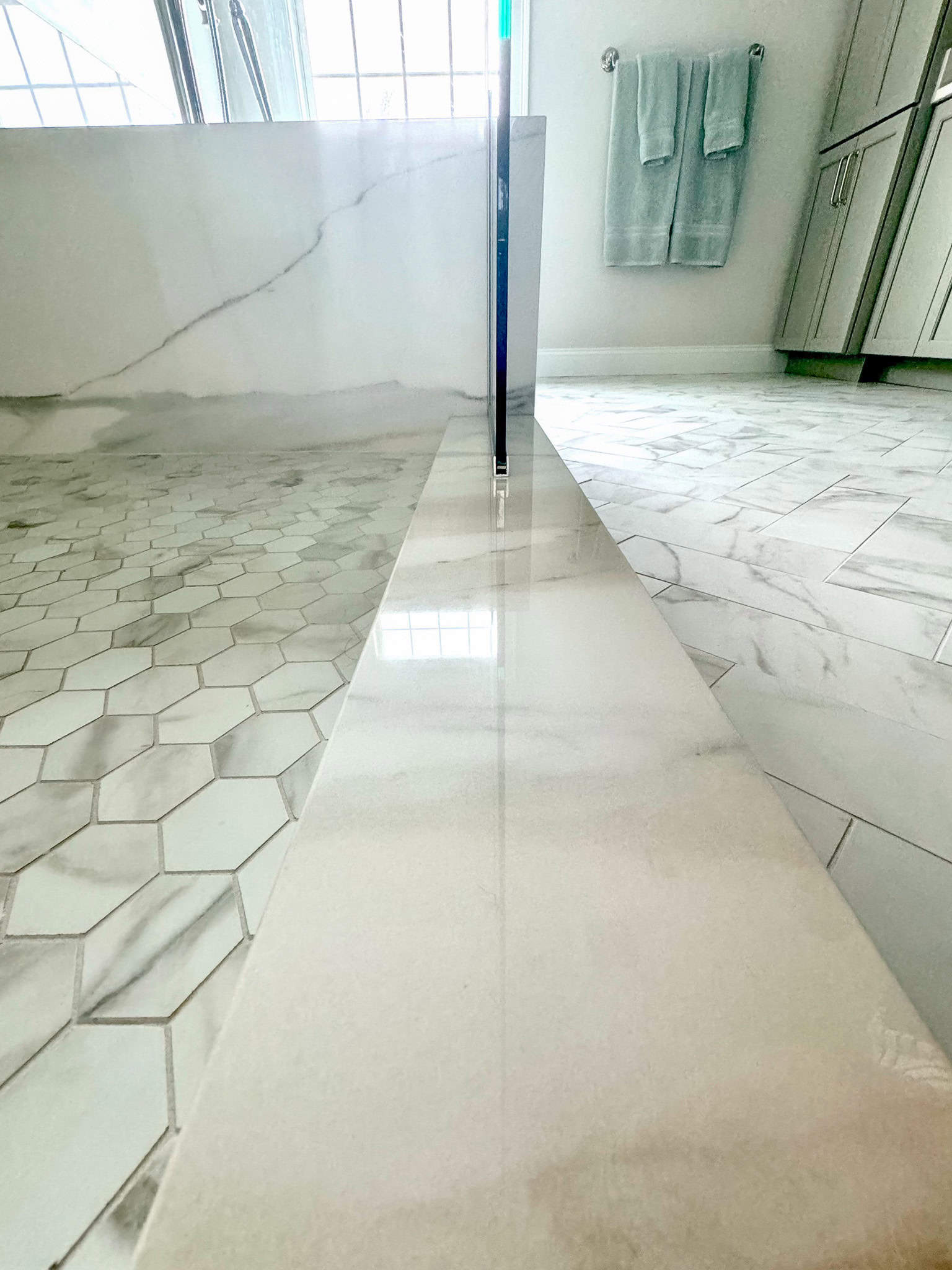 Full-Format Porcelain Shower | Divine Stoneworks